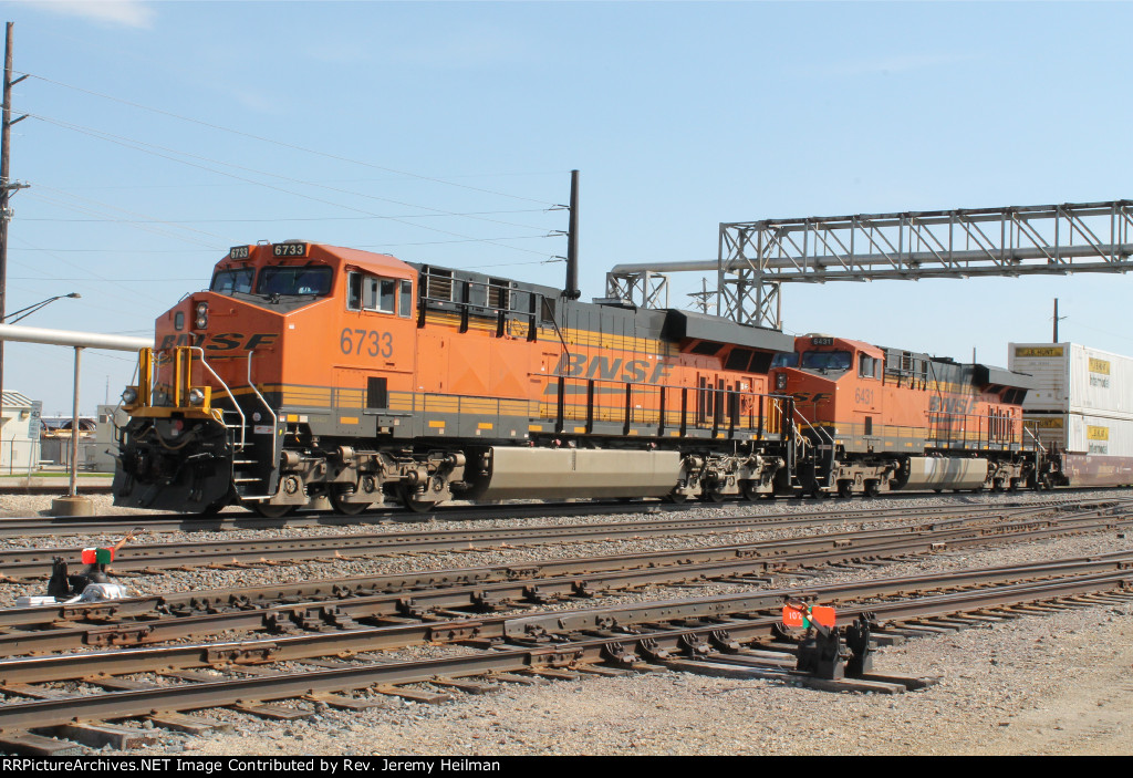 BNSF 6733 & 6431 (1)